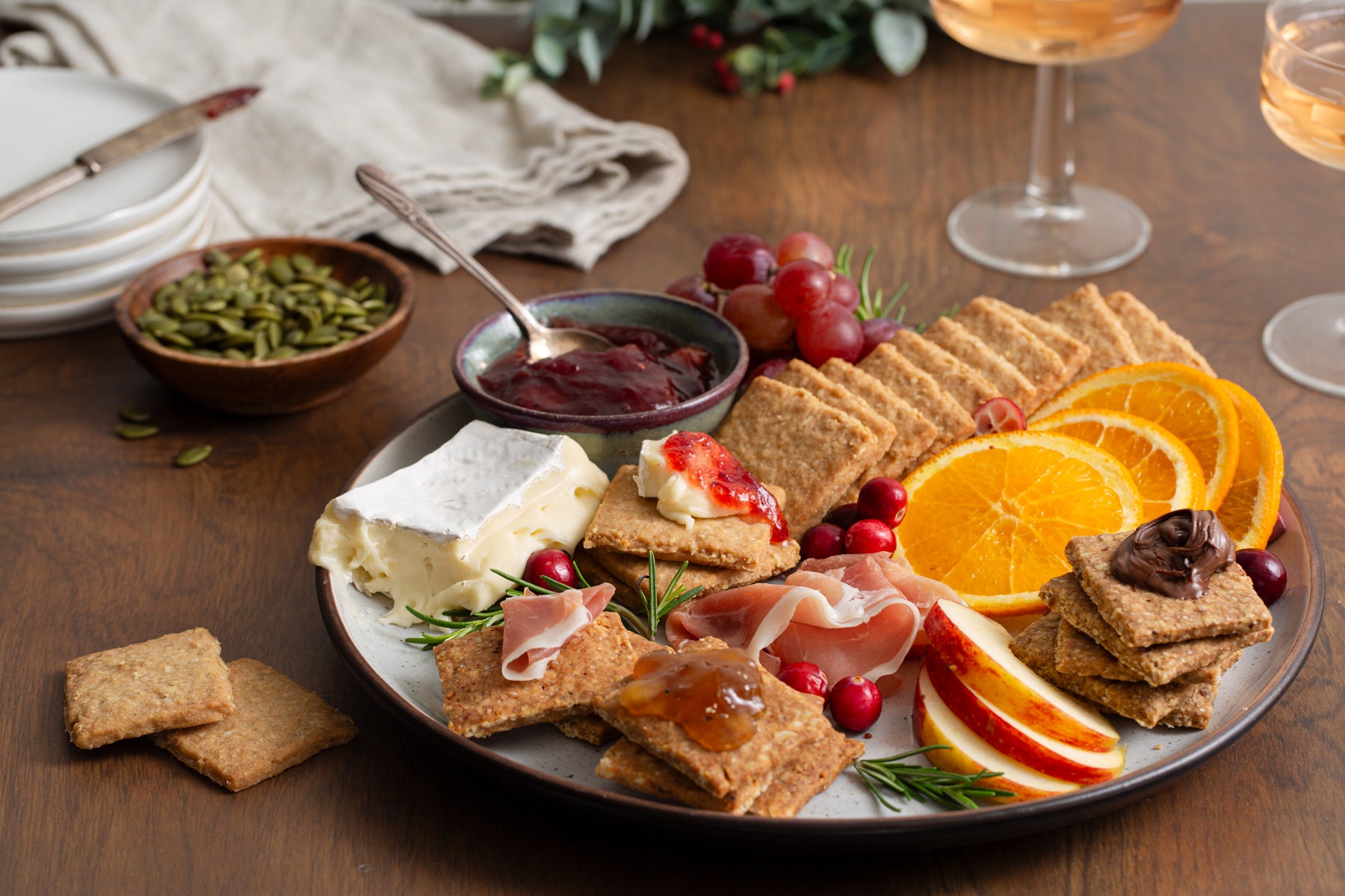 Winter Oatcake, Hazelnut & Gruyère Biscuit Board – Effie's Homemade